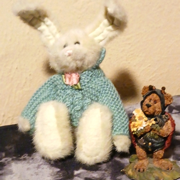 Boyds Bears | Art | Boyds Bears Figurine And Rabbit | Poshmark